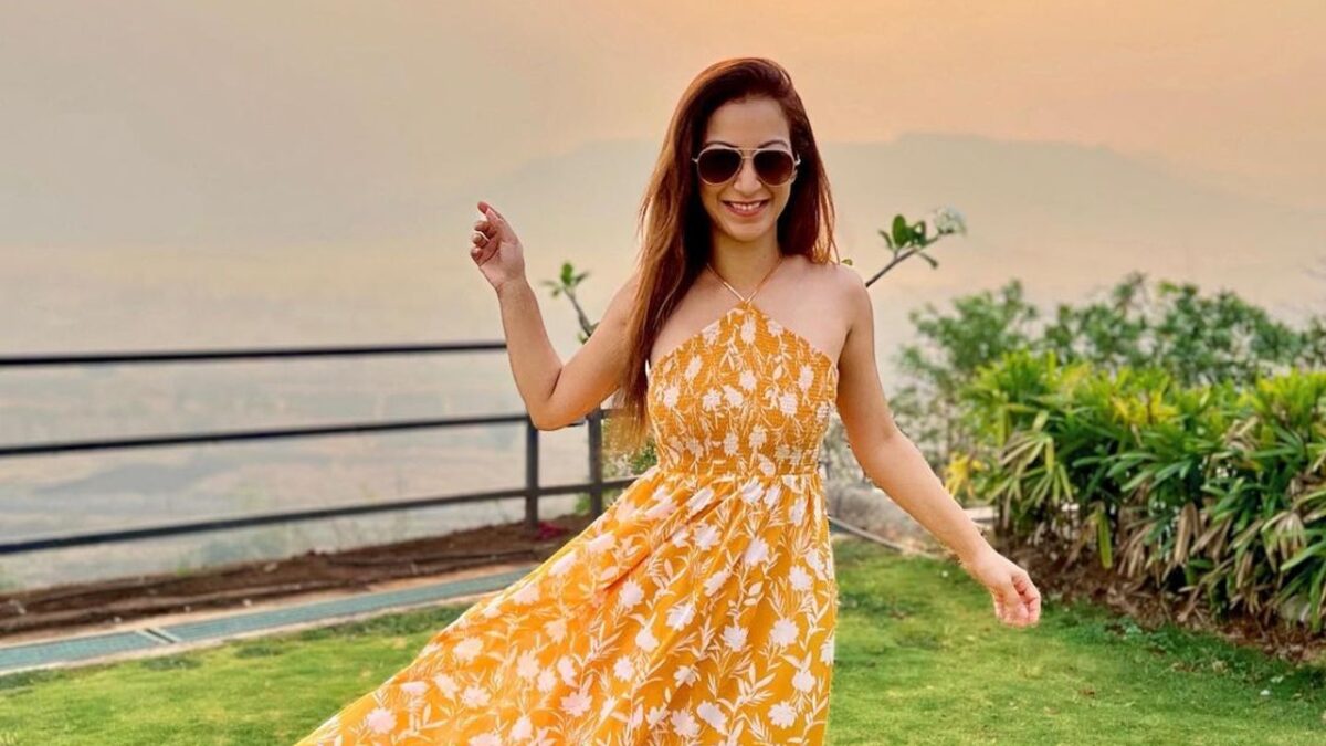 Taarak Mehta ka Ooltah Chashmah fame Sunayana Fozdar takes a break from the shoot to celebrate ...